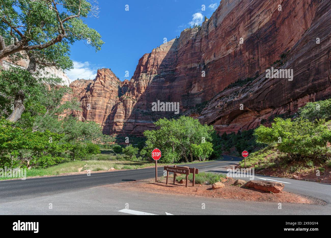 Entrance to the Weeping Rock trailhead area from Zion Canyon Scenic ...