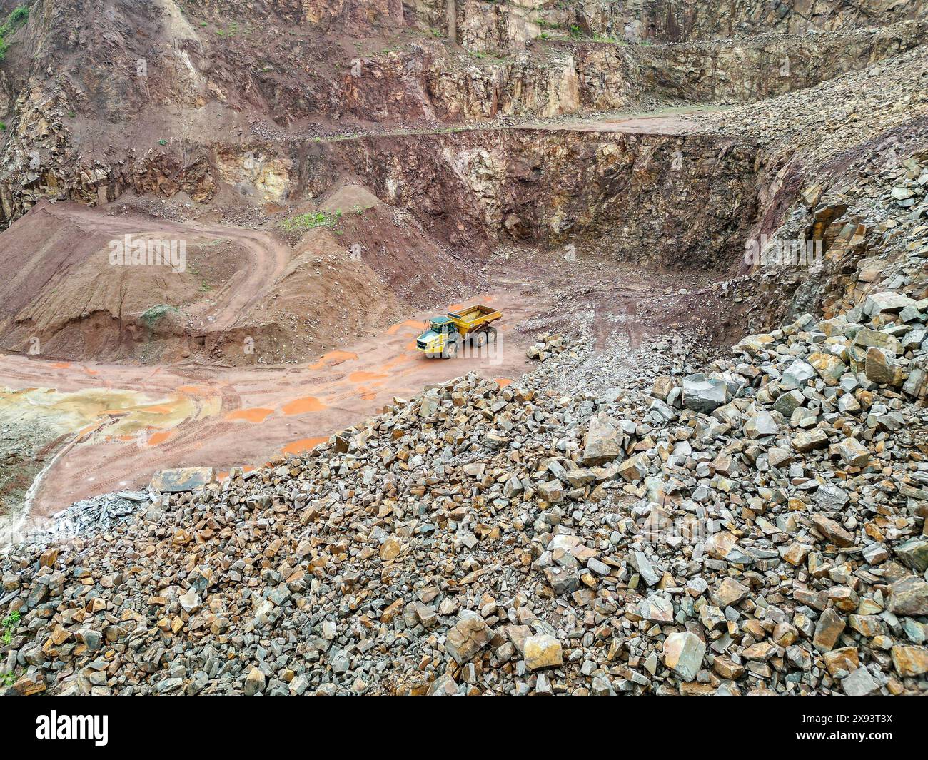 Mittweida, Germany. 28th May, 2024. A dumper truck drives through the ...