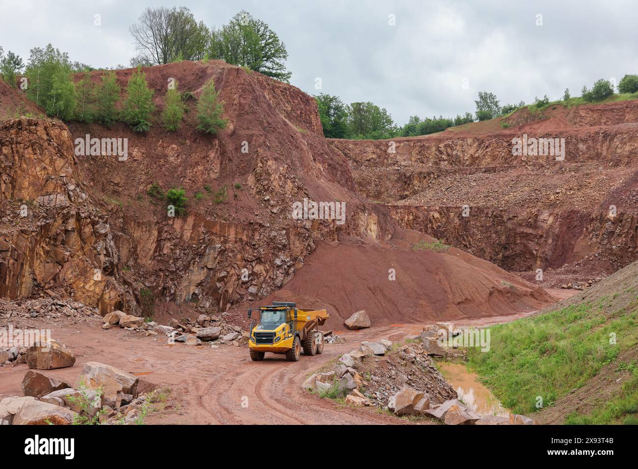 Mittweida, Germany. 28th May, 2024. A dumper truck drives through the ...
