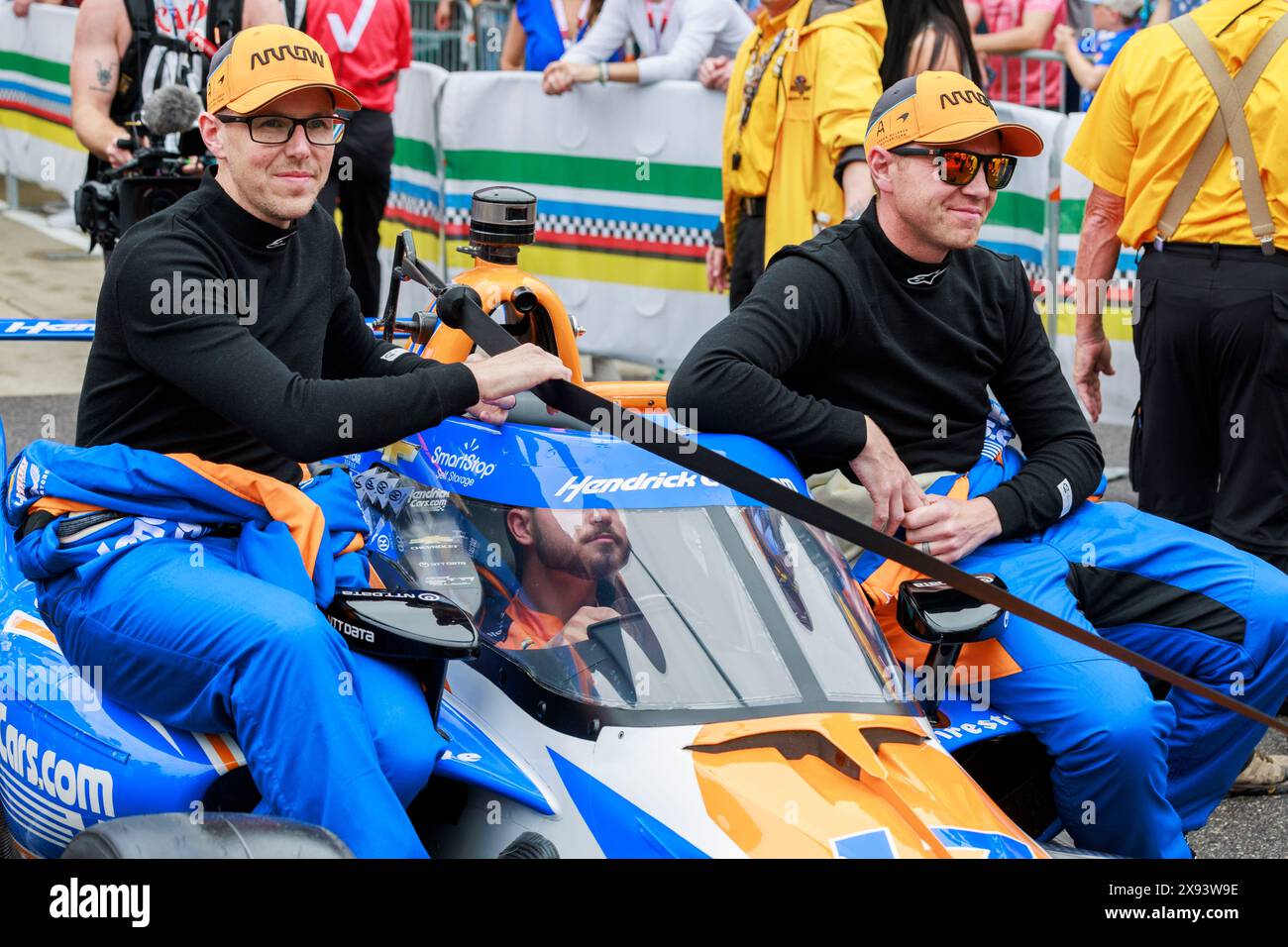 INDIANAPOLIS, INDIANA - MAY 26: Crew members of Kyle Larson take his ...