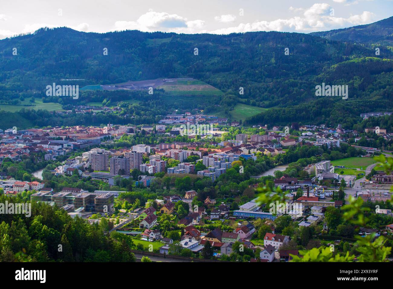Aerial view of a small Austrian town at the foot of the Alps Stock ...