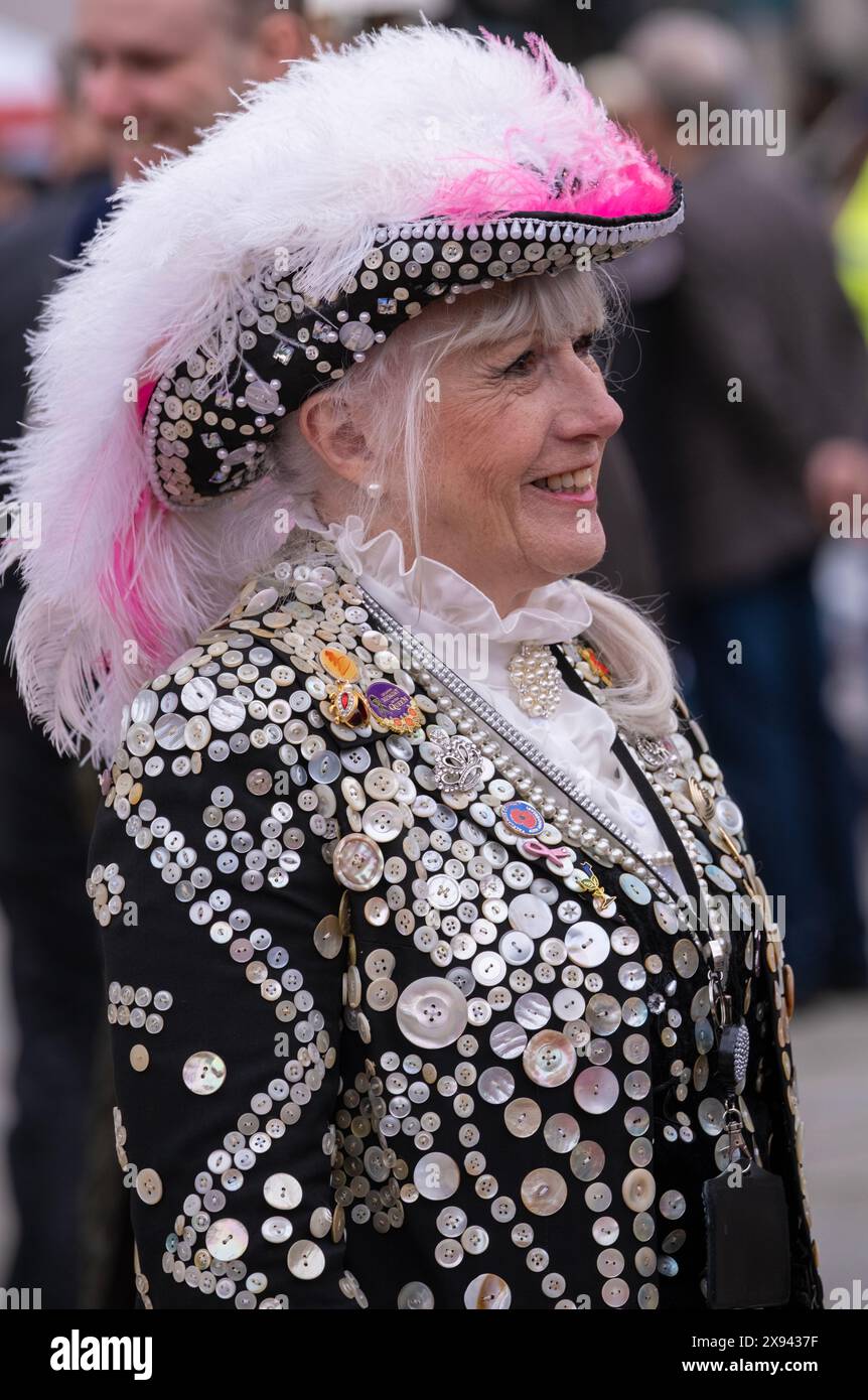 Pearly queen of silvertown hi-res stock photography and images - Alamy