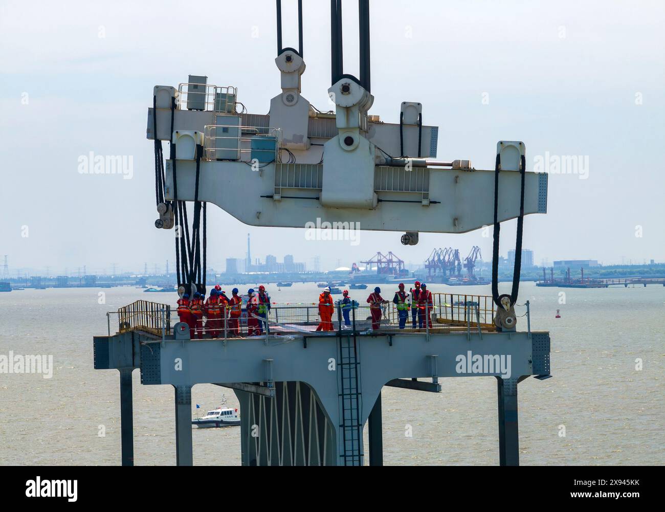 TAIZHOU, CHINA - MAY 29, 2024 - Workers take aerial photos to lift the ...