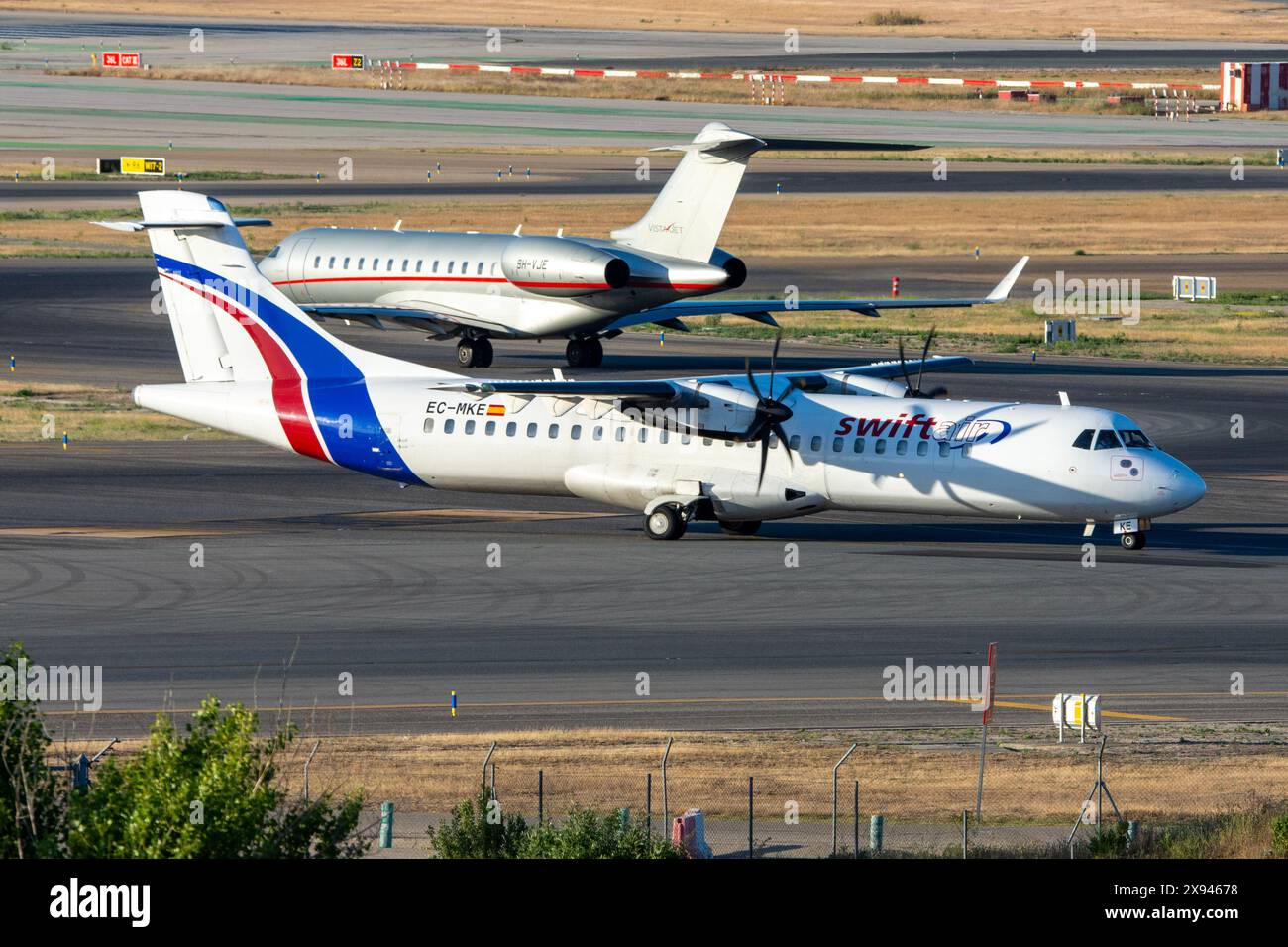 Aereo canada cargo hi-res stock photography and images - Alamy