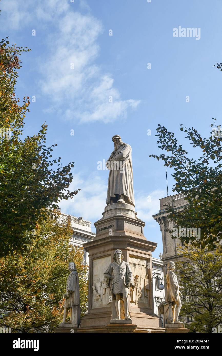Monument to Leonardo da Vinci (1872) by Pietro Magni, a sculptural ...