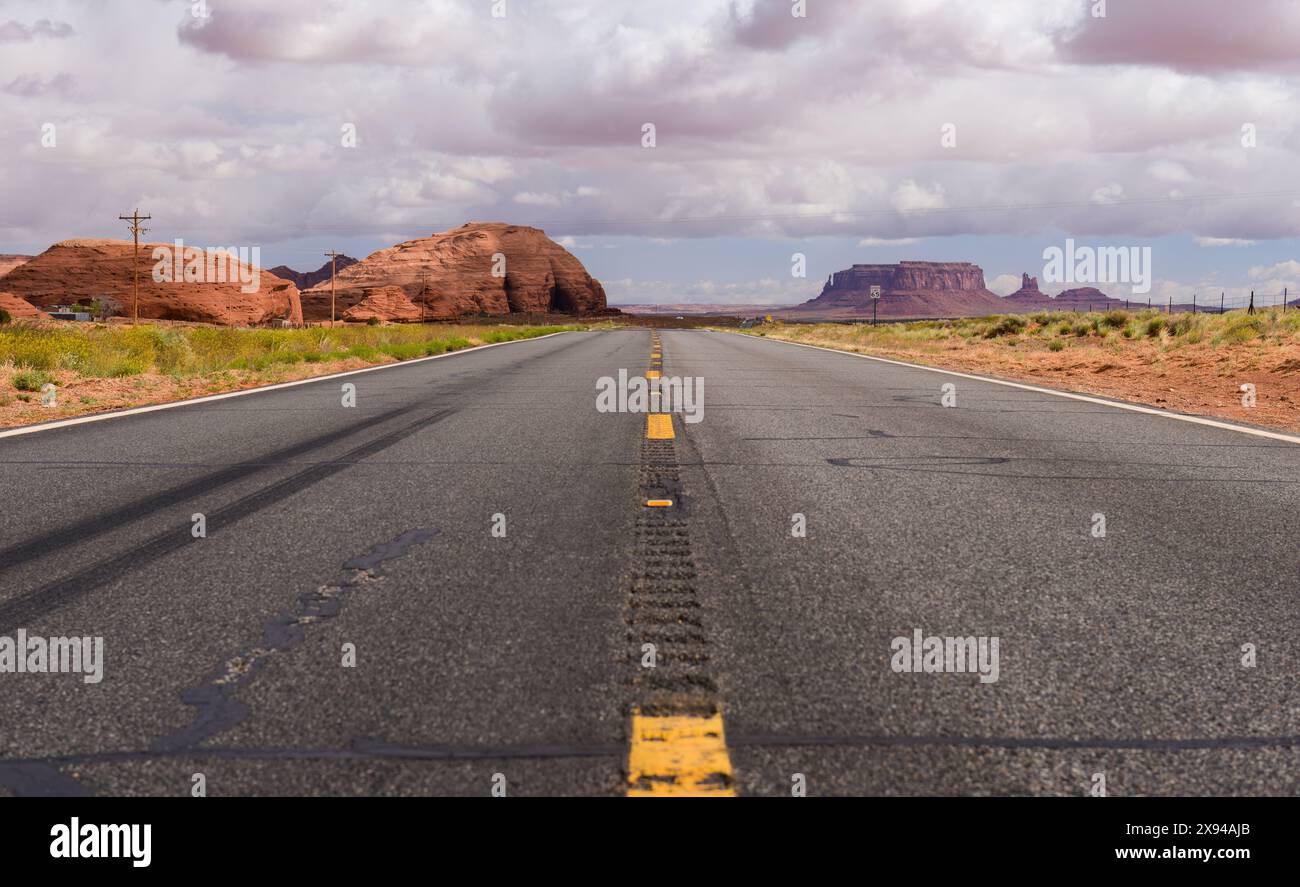 Road to the Monument Valley. Speed limit 65 sign by the roadside ...