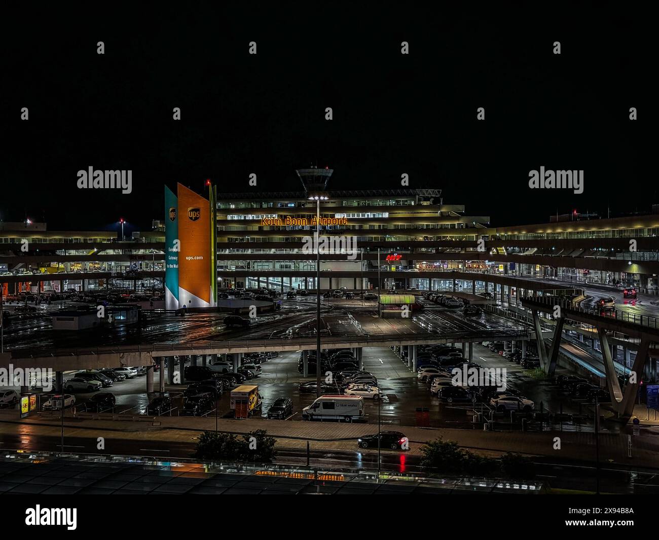 Ups logistikzentrum hi-res stock photography and images - Alamy