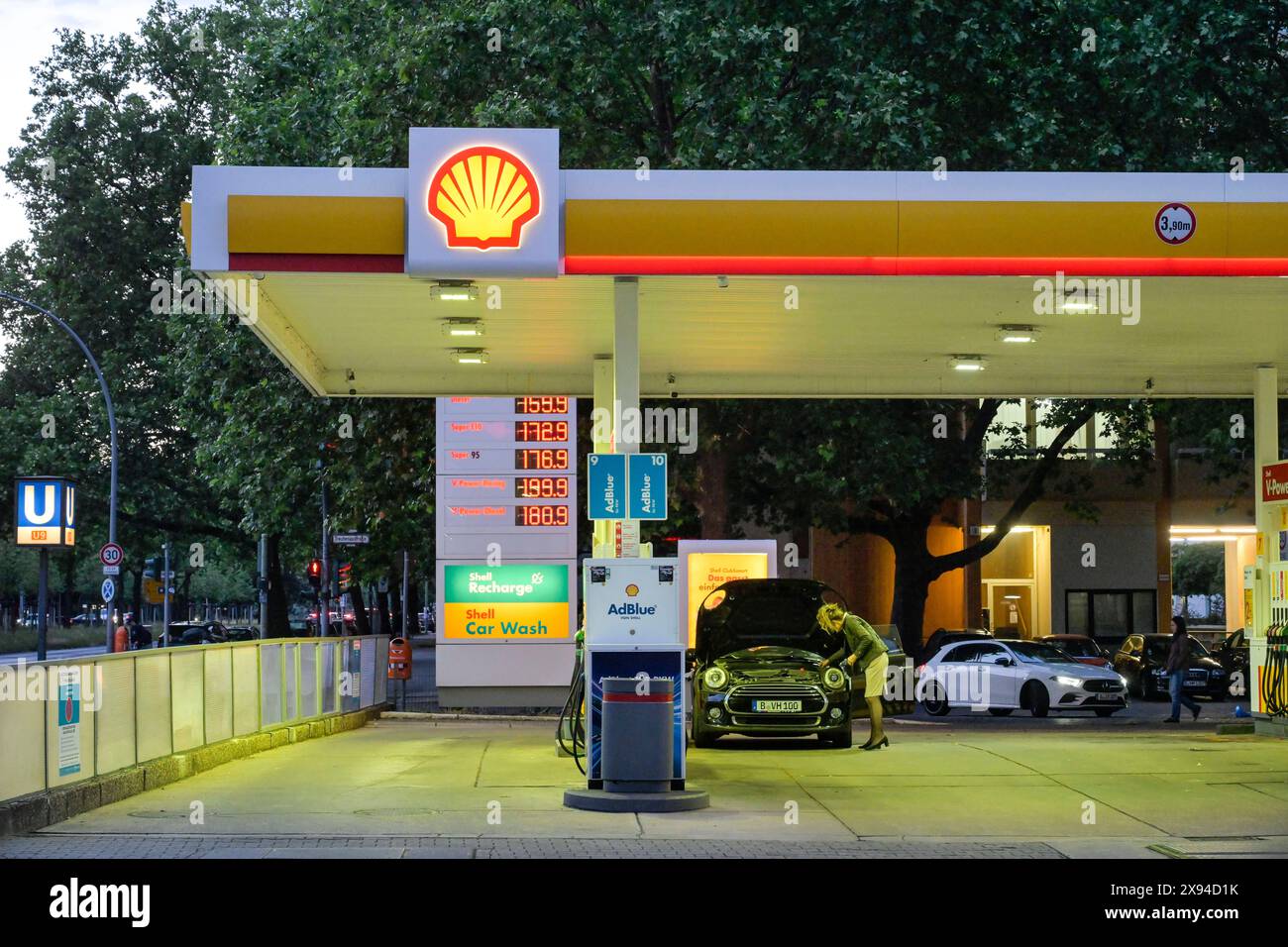 Shell Tankstelle, Bundesallee, Wilmersdorf, Berlin, Deutschland ...