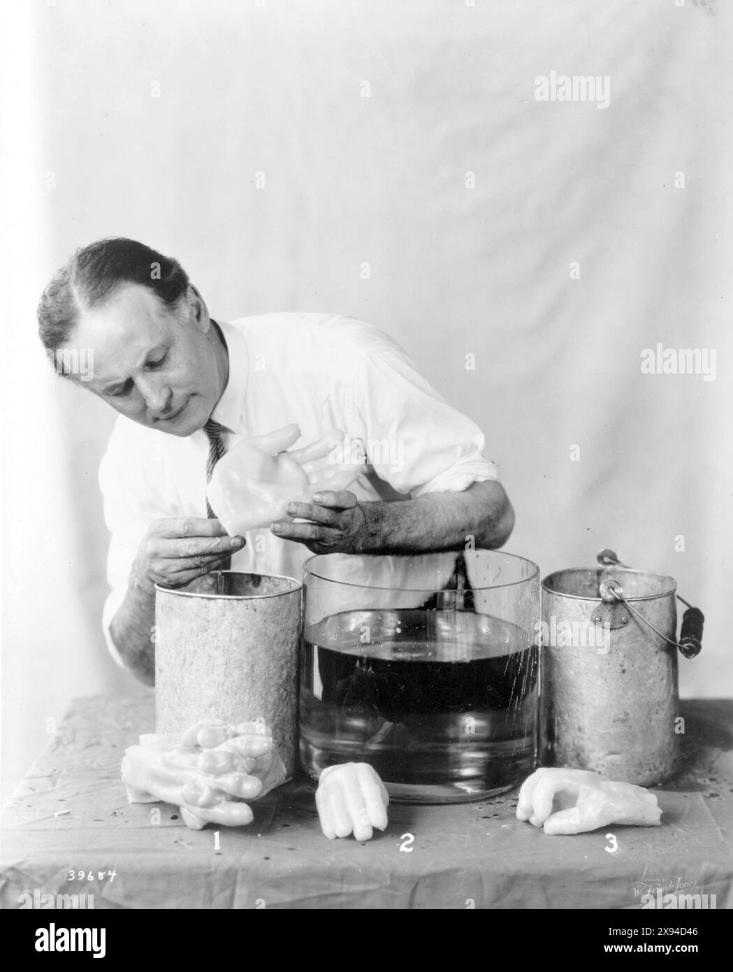 Houdini makes spirit hands, 1923 - In this sequence of photographs ...