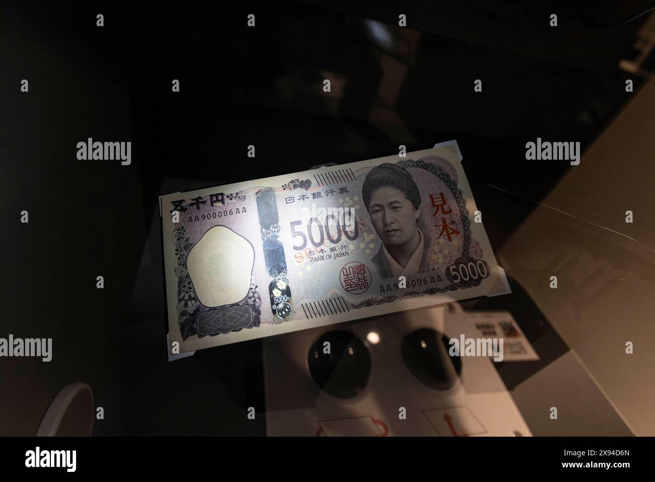 Tokyo, Japan. 27th May, 2024. New Japanese 5.000 Yen banknote on ...