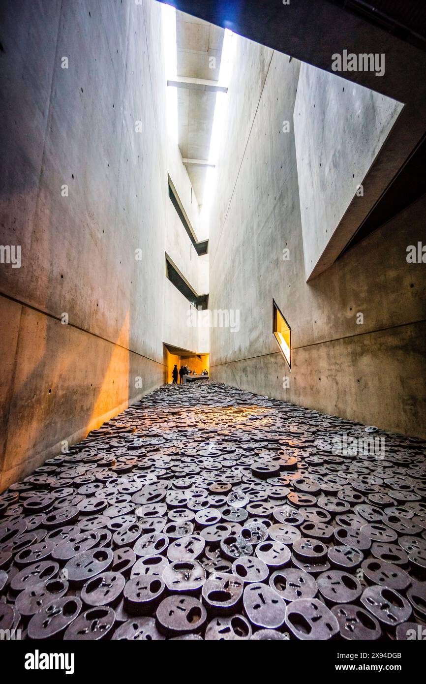 Shalechet, -fallen leaves-, Menashe Kadishman’s art installation ...