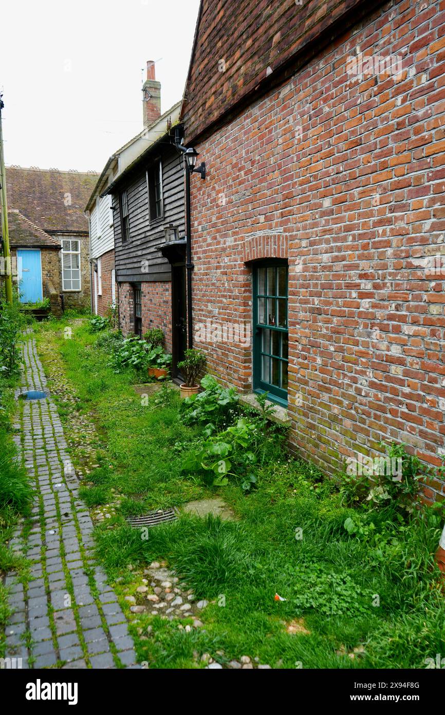 Ancient alleyway with medievel buildings and cobbles Stock Photo - Alamy