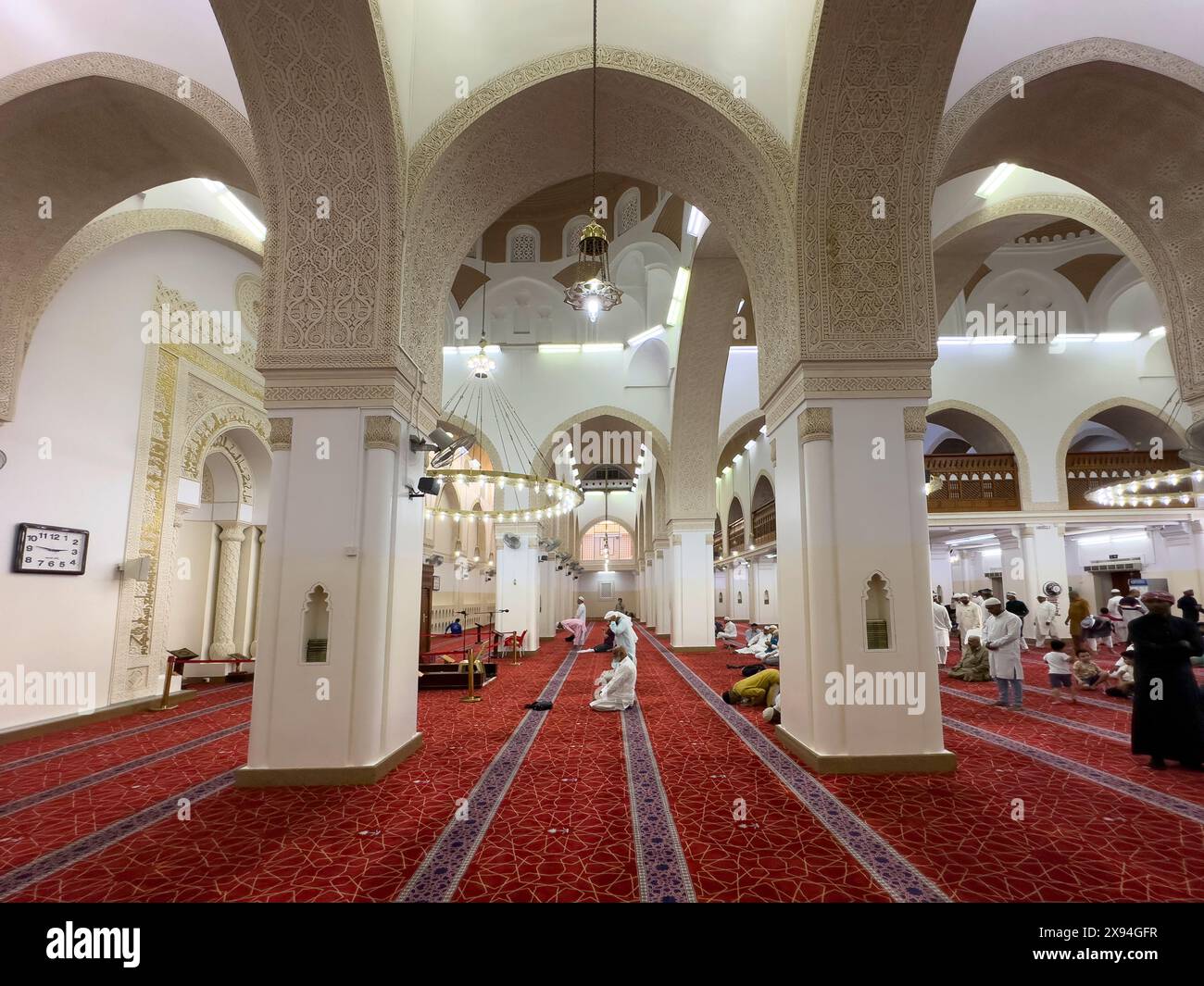Pilgrims on a pilgrimage to the tomb of Prophet Muhammad PBUH in the ...