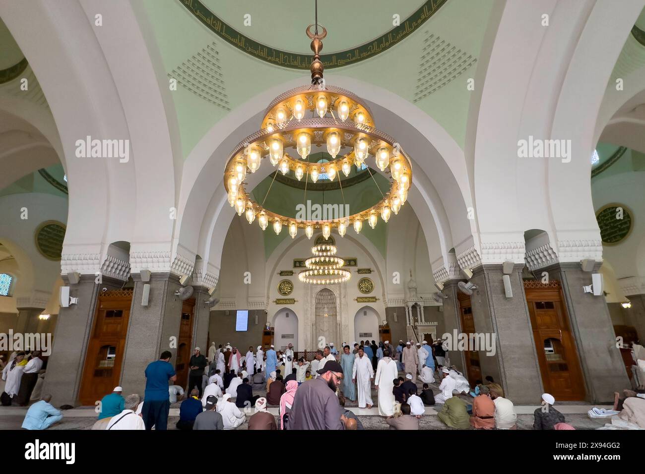 Pilgrims on a pilgrimage to the tomb of Prophet Muhammad PBUH in the ...