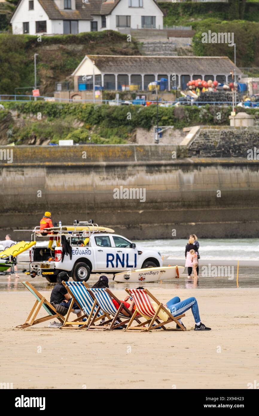 Holidaymakers Visitors sitting in deckchairs on Towan Beach in Newquay ...