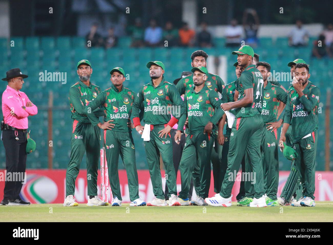 Third umpire screen hi-res stock photography and images - Alamy