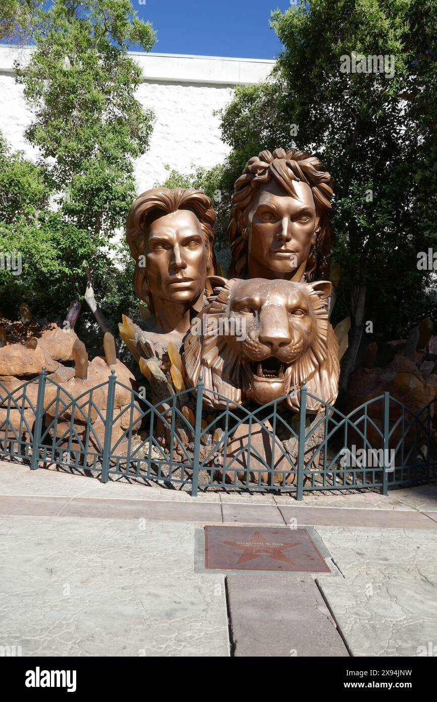Las Vegas, Nevada, USA 16th May 2024 Siegfried and Roy Sculpture in ...