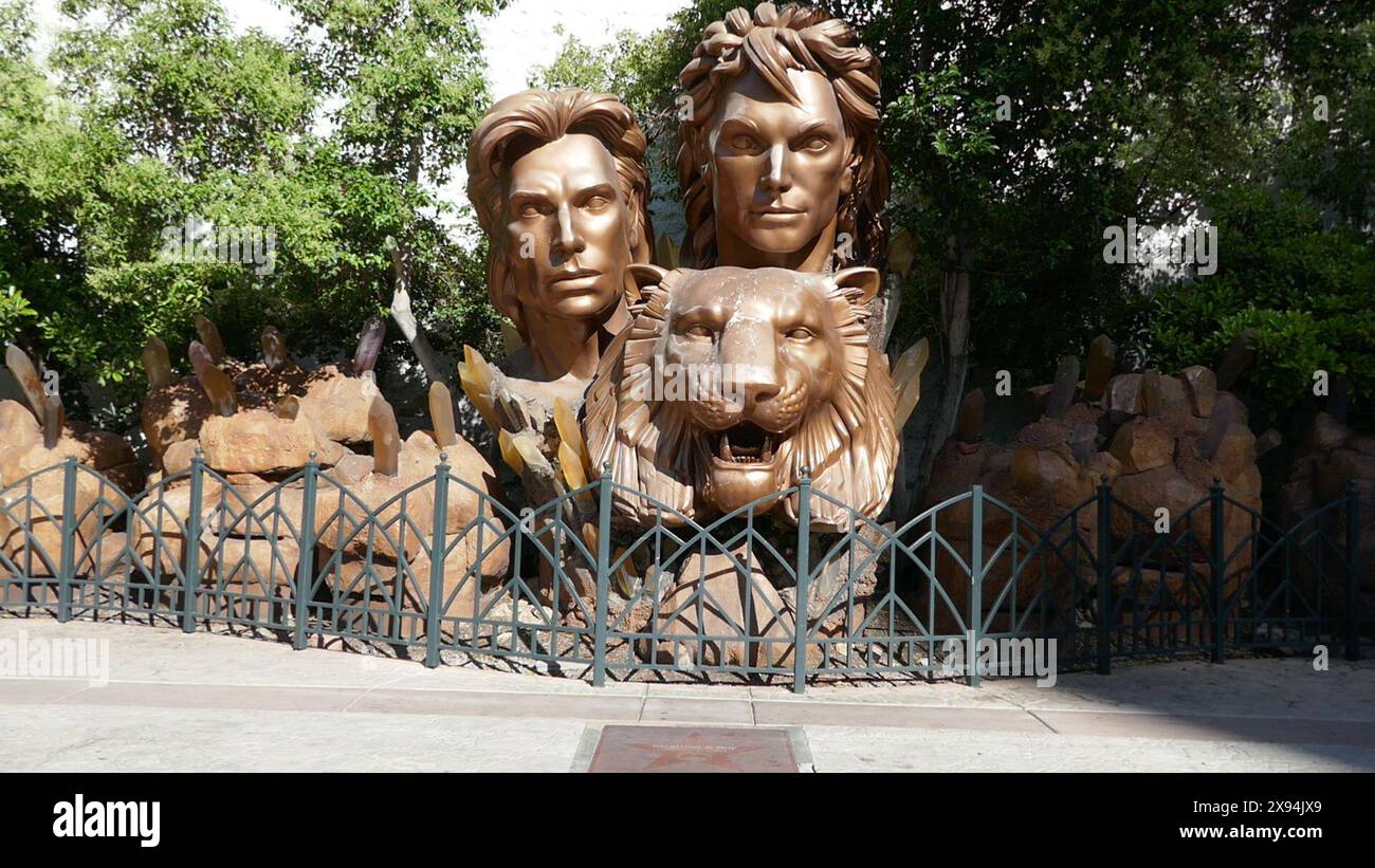 Las Vegas, Nevada, USA 16th May 2024 Siegfried and Roy Sculpture in ...