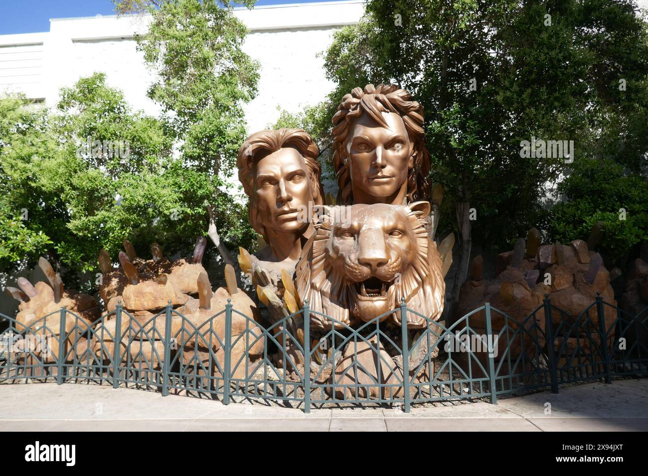 Las Vegas, Nevada, USA 16th May 2024 Siegfried and Roy Sculpture in ...