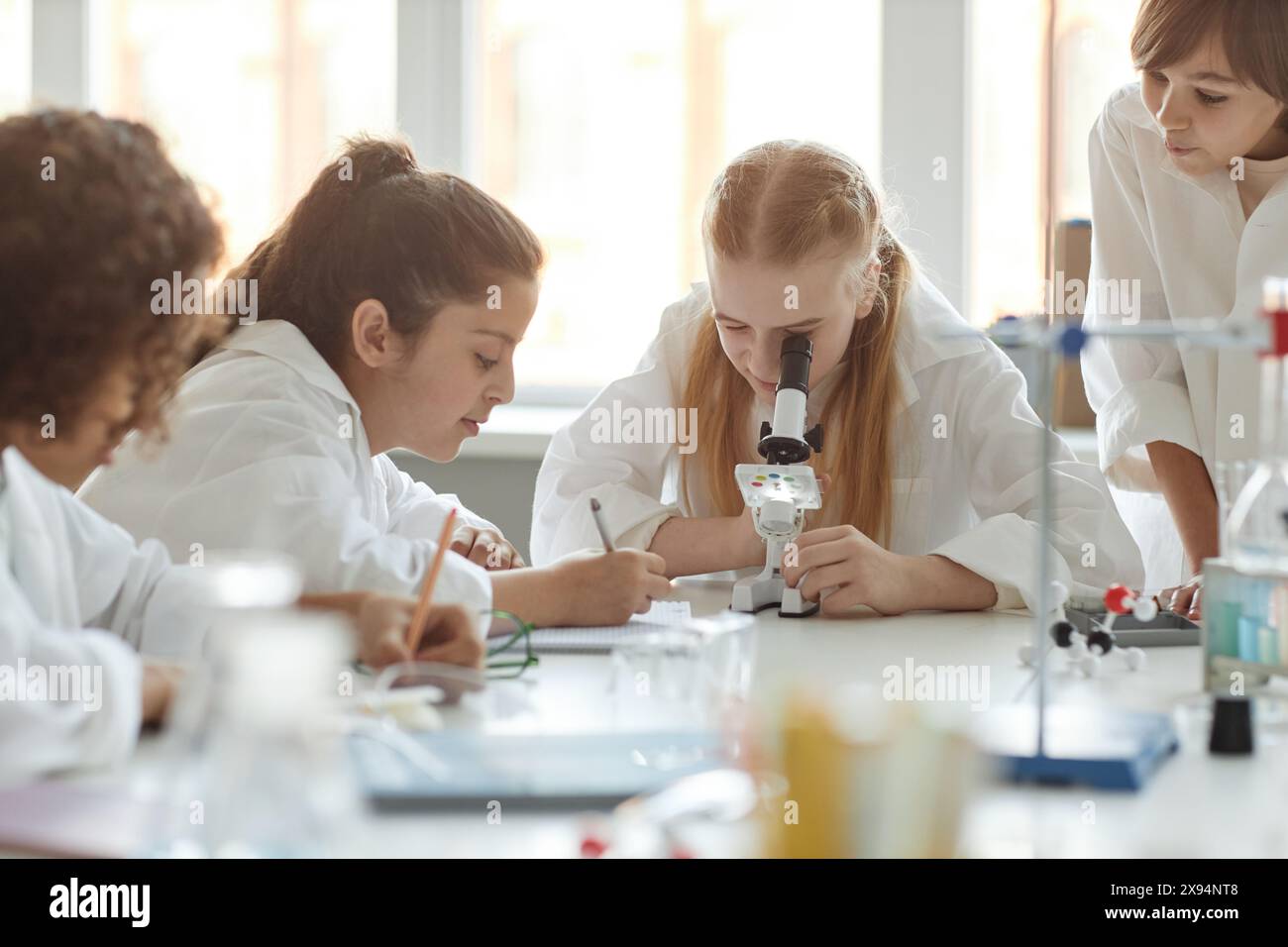 Middle school chemistry lab hi-res stock photography and images - Alamy