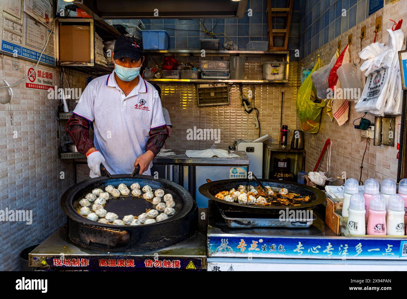 Men cooking outdoors not woman hi-res stock photography and images - Alamy