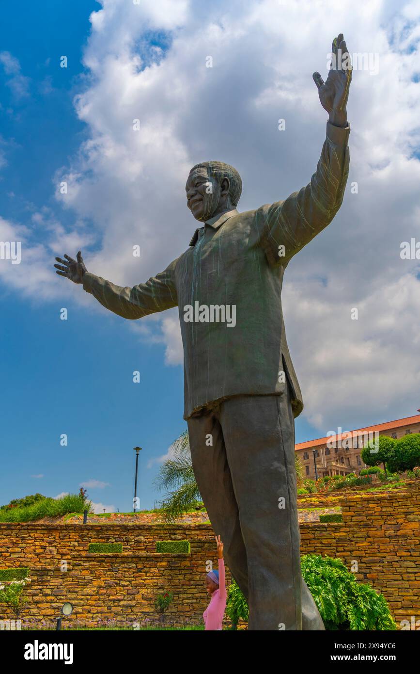 View of Nelson Mandela statue in Union Buildings Gardens, Pretoria ...