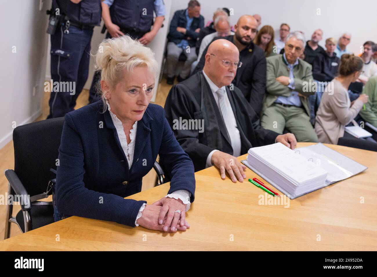 29 May 2024, North Rhine-Westphalia, Cologne: Simone Baum (l), deputy ...