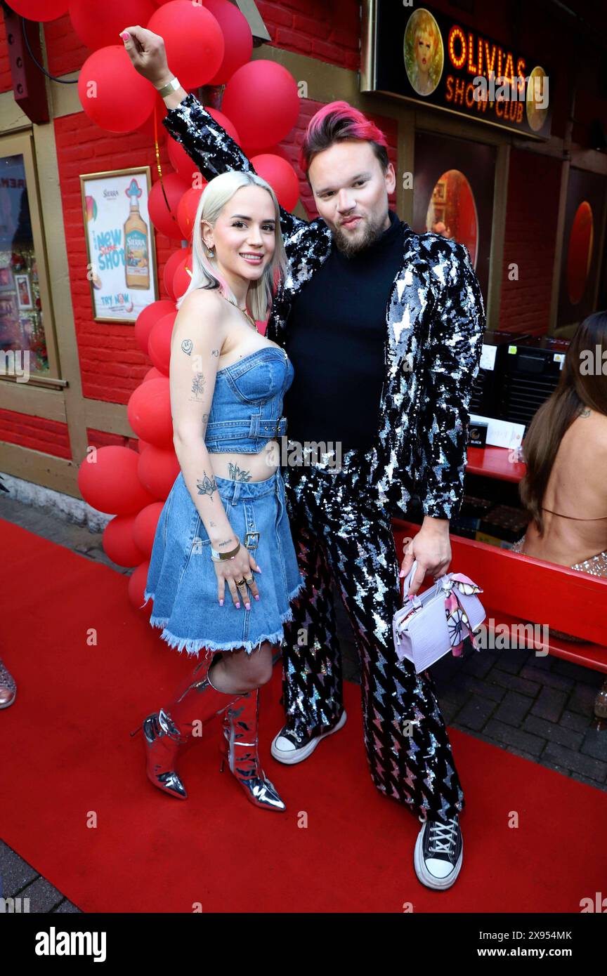 Gina Beckmann und Luca Valentino bei der Kult Kieztouren & Olivia Jones ...