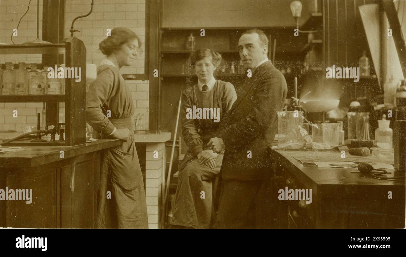 Victorian career careers girl girls hi-res stock photography and images ...