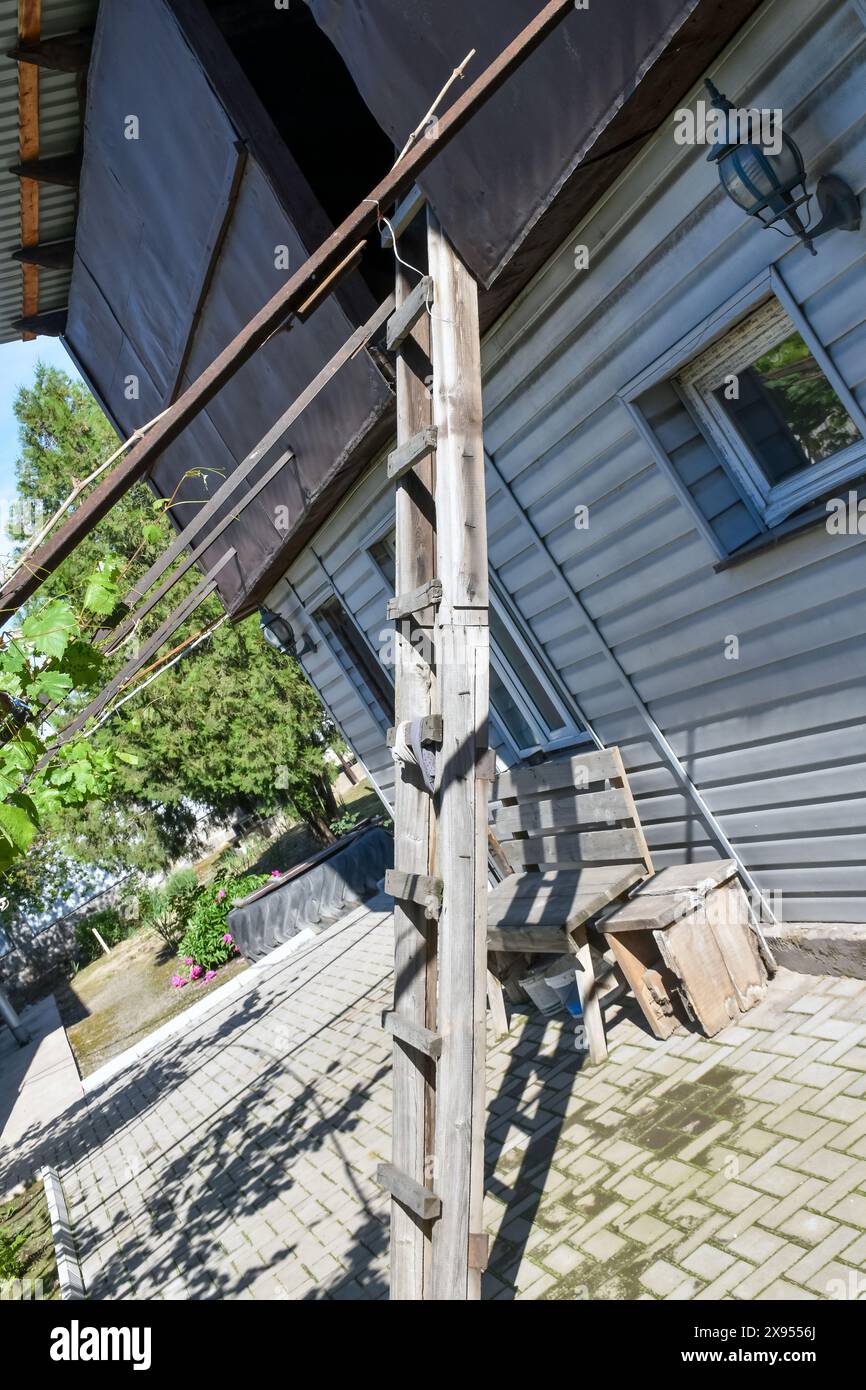 Household ladder hi-res stock photography and images - Alamy