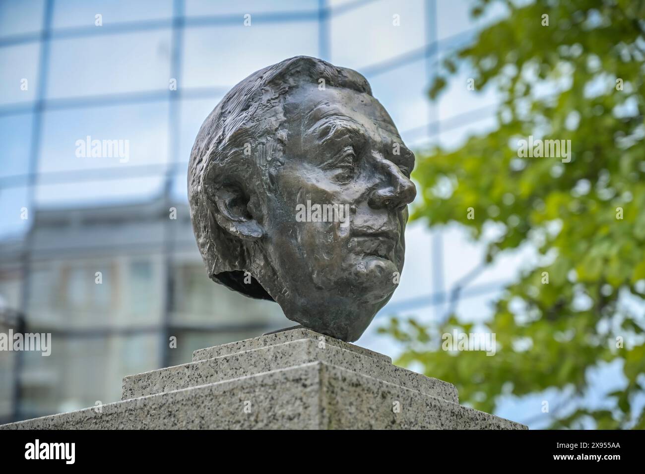 Bust of Konrad Zuse, Street of Remembrance, Spreebogen, Moabit, Mitte ...
