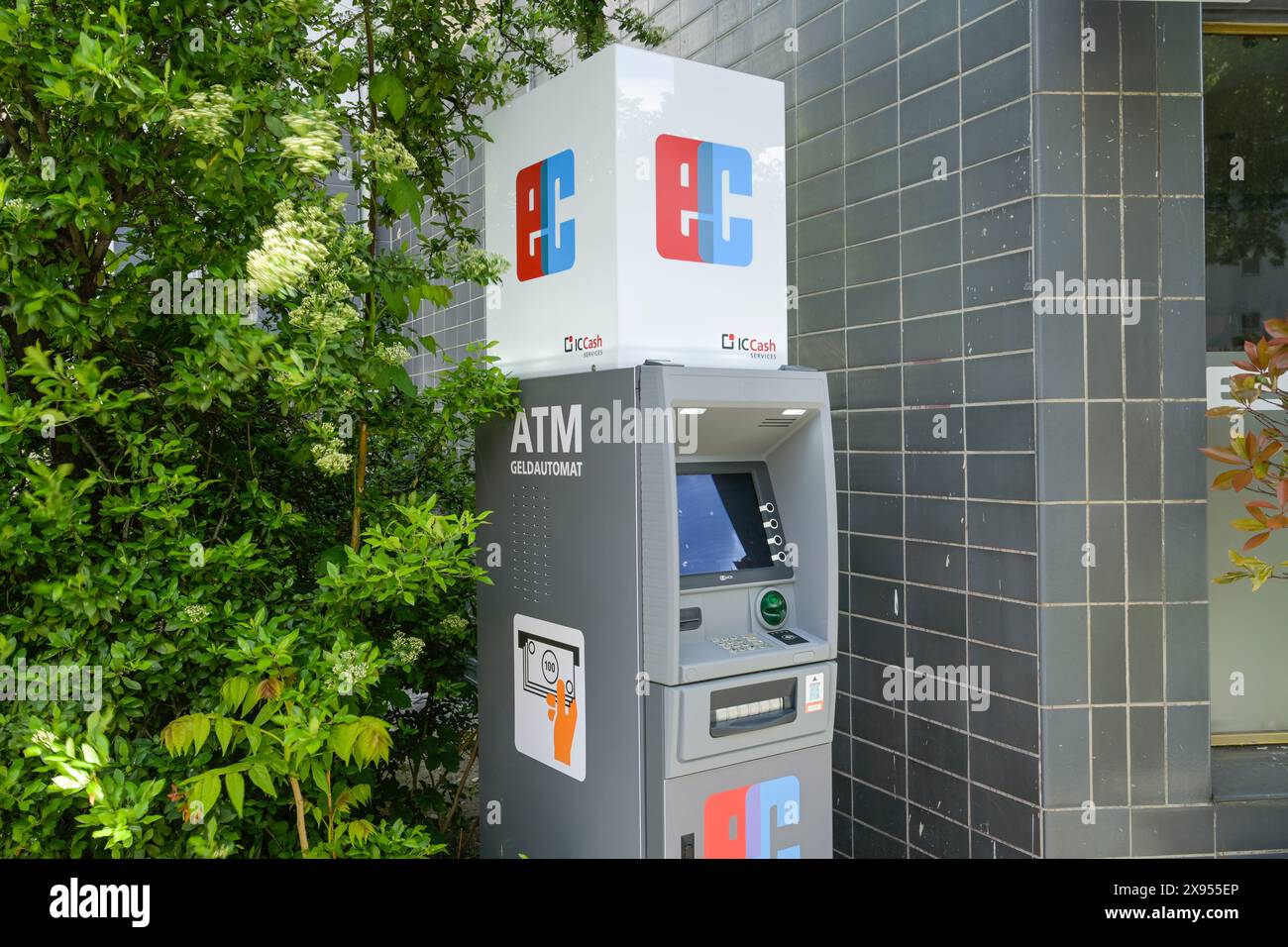 ATM, Berlin, Germany, Geldautomat, Berlin, Deutschland Stock Photo - Alamy