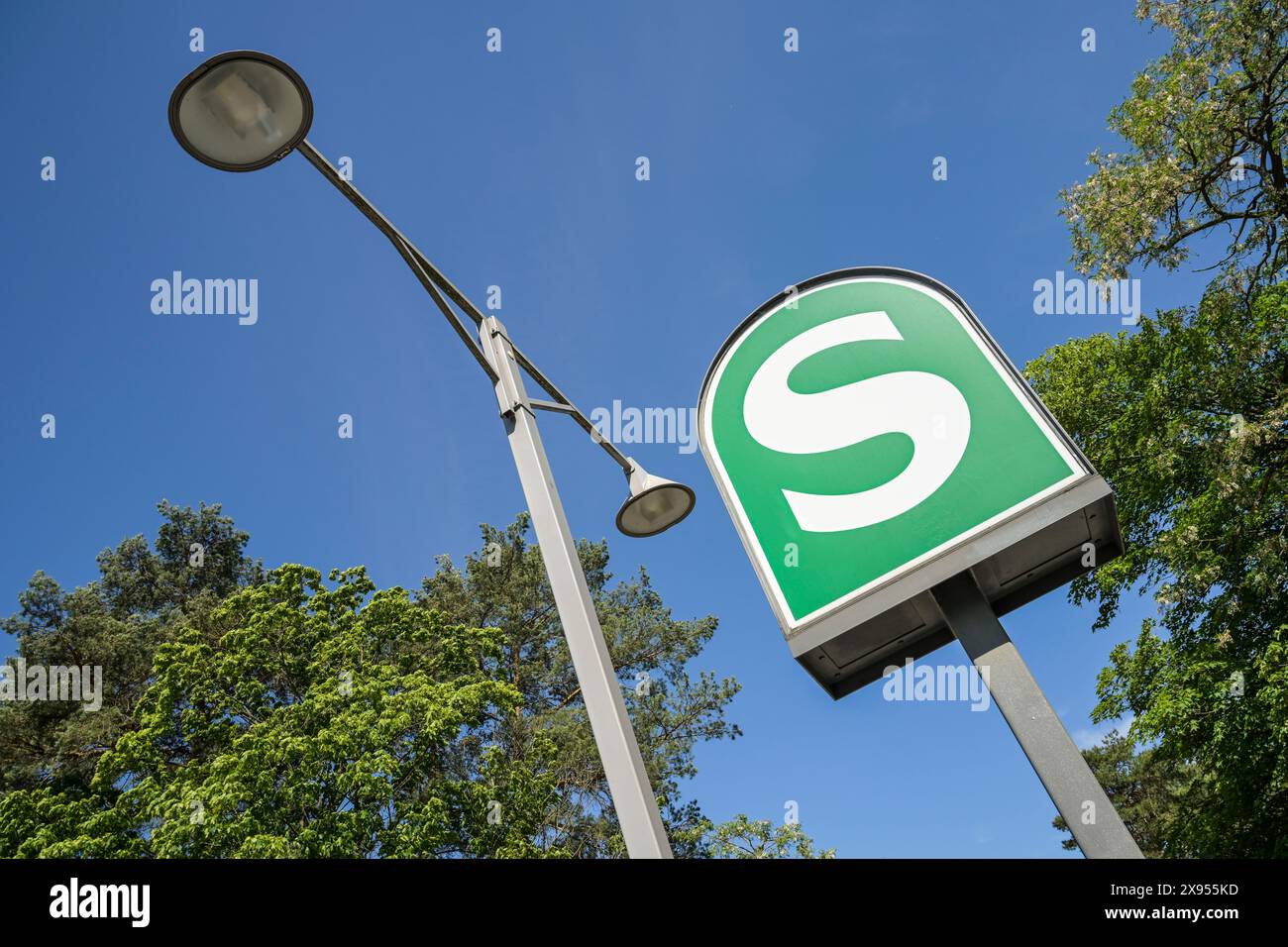 Bahnhof logo hi-res stock photography and images - Alamy