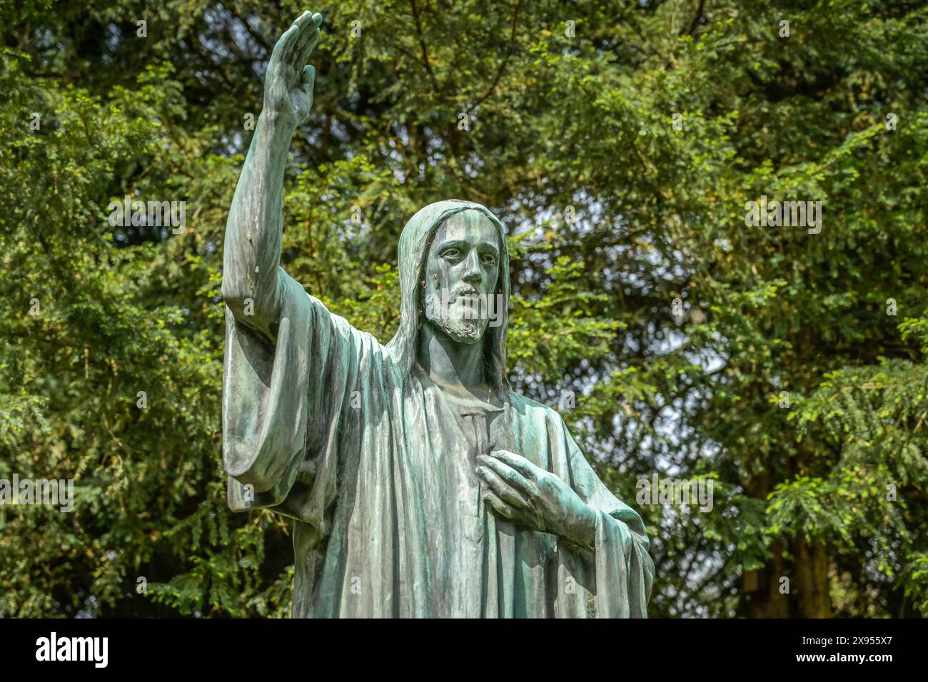 Grave of Wilhelm Bauer, figure of Jesus Christ, Waldbachfriedhof ...