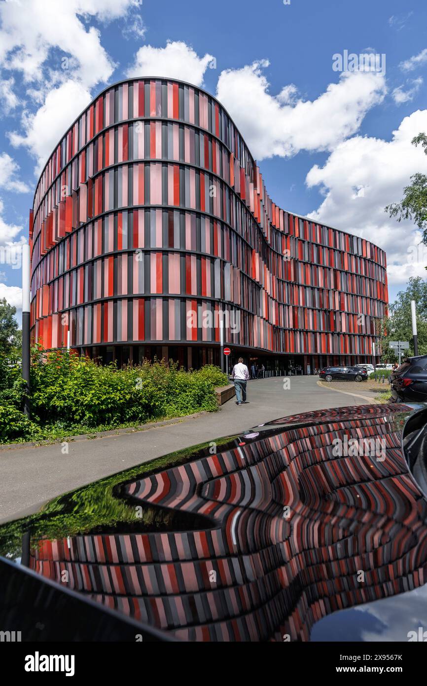 the office building Cologne Oval Offices by the architects Louisa ...