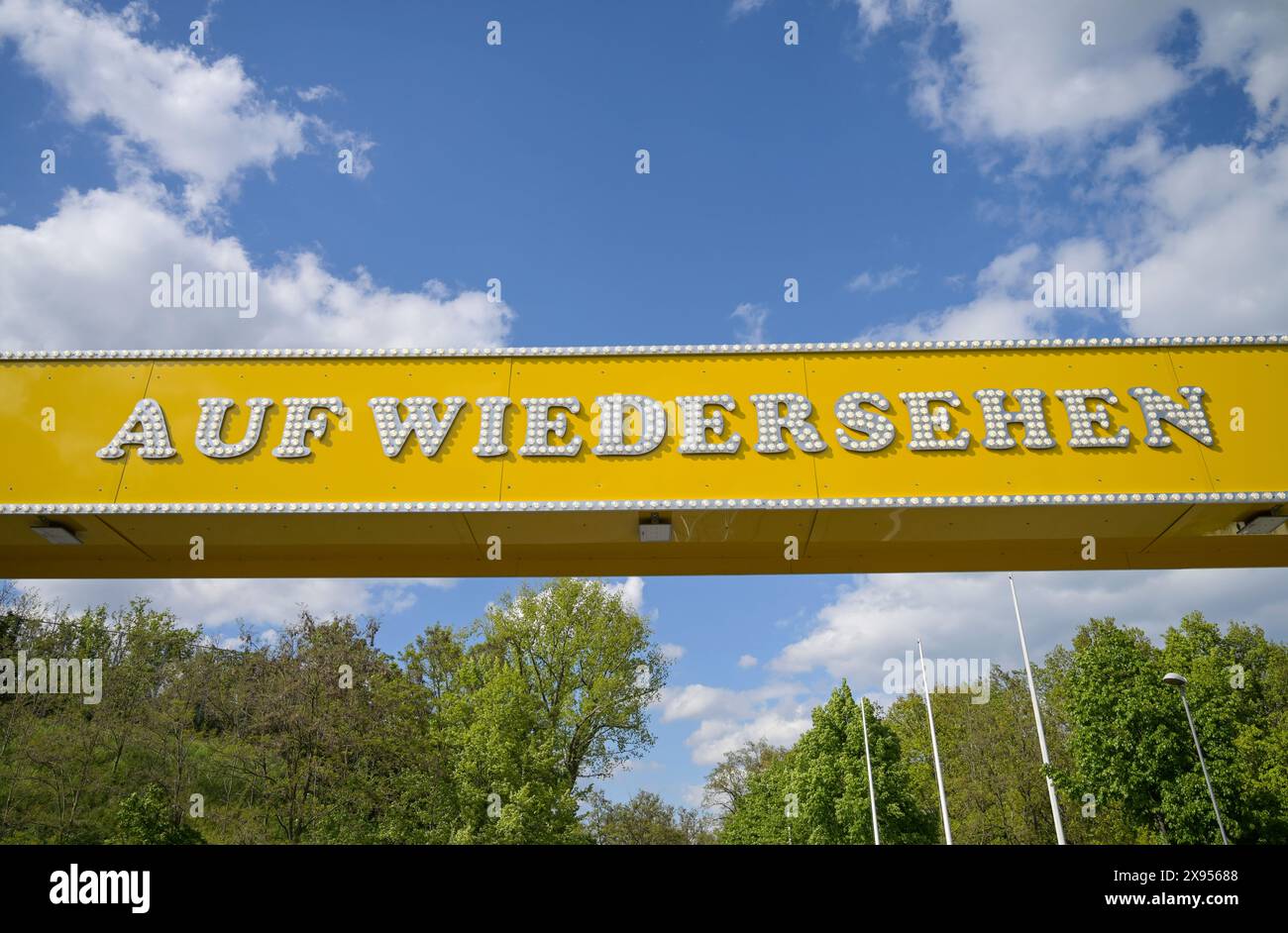 Writing goodbye, spring festival, fairground, Tegel, Reinickendorf ...