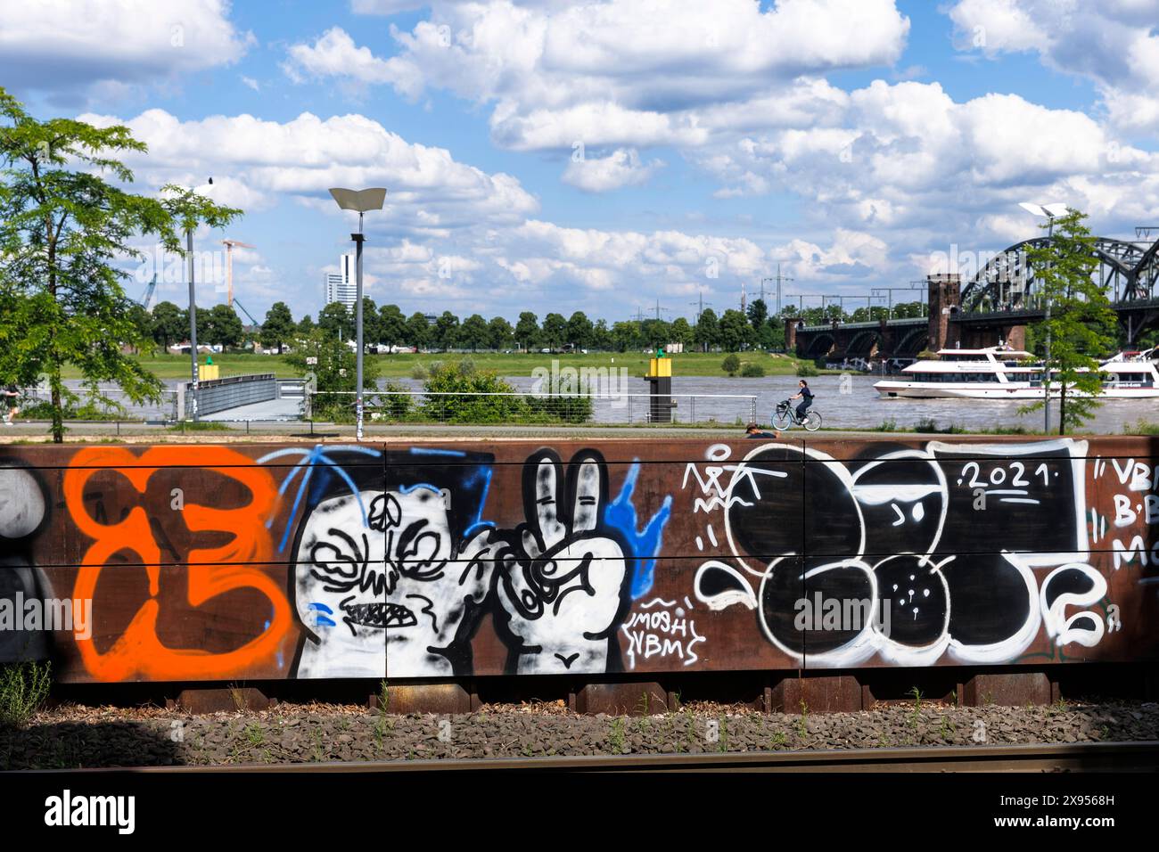 grafiti on a wall in Rheinau harbor, on the right the South Bridge ...