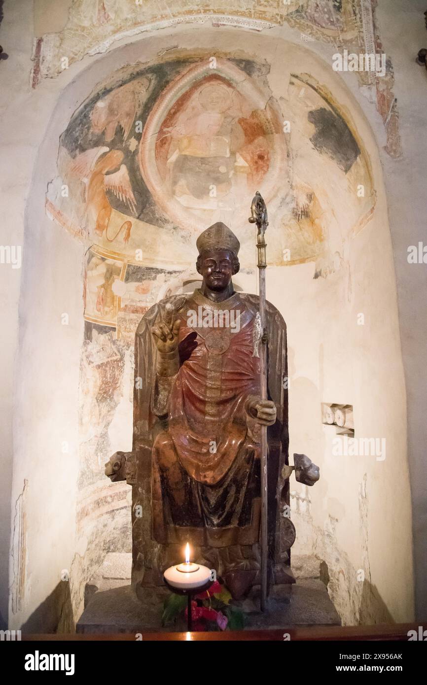 St zeno of verona laughing statue hi-res stock photography and images ...