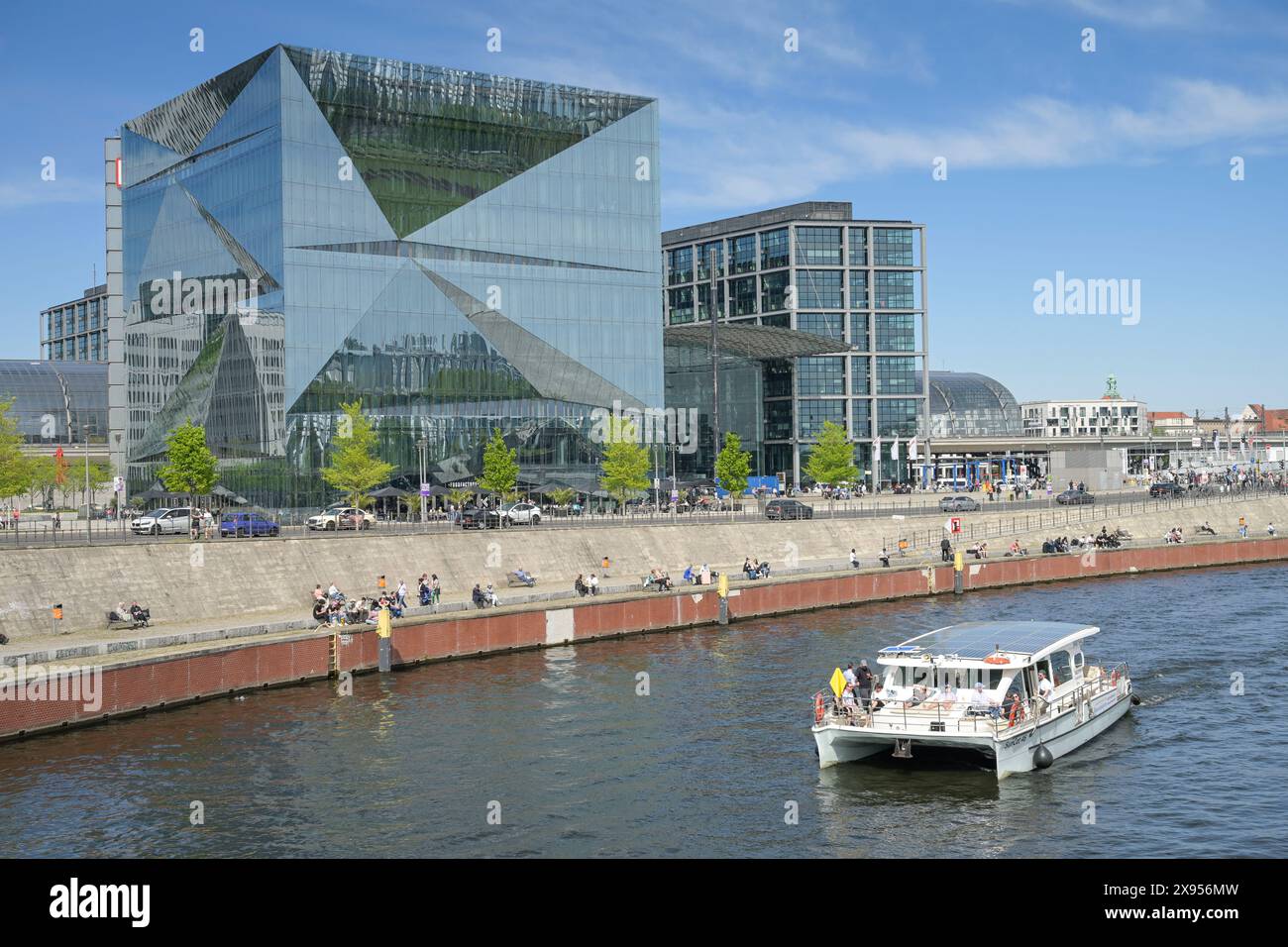 Office building Cube, Washingtonplatz, Central Station, Spree, Moabit ...