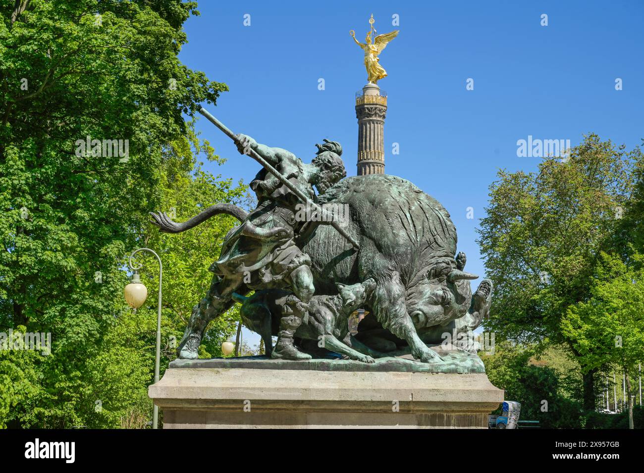 "Sculpture ""Old Germanic Bison Hunt"", Fasanerieallee, Tiergarten ...