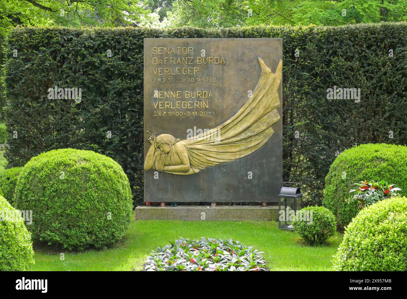 Grave of publisher Franz Burda and publisher Aenne Burda, Weingarten ...