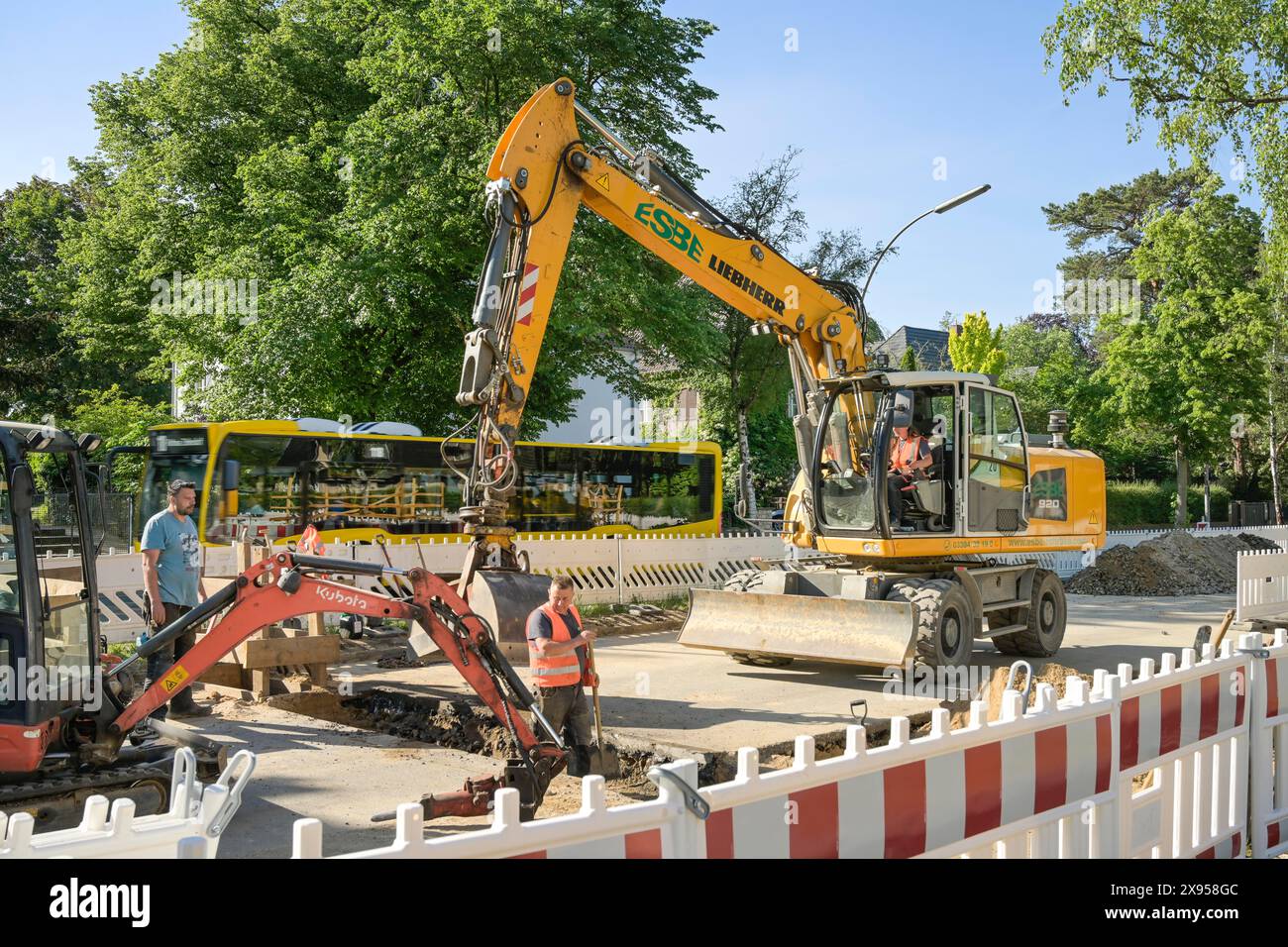 Excavator, Argentinische Allee, construction work drinking water ...