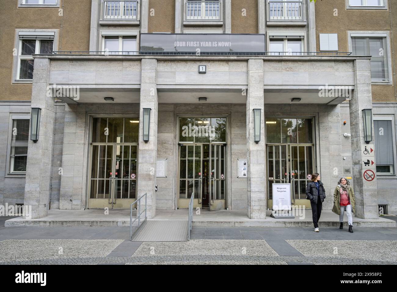 Citizens' Office, Town Hall Tiergarten, Mathilde-Jacob-Platz, Moabit ...