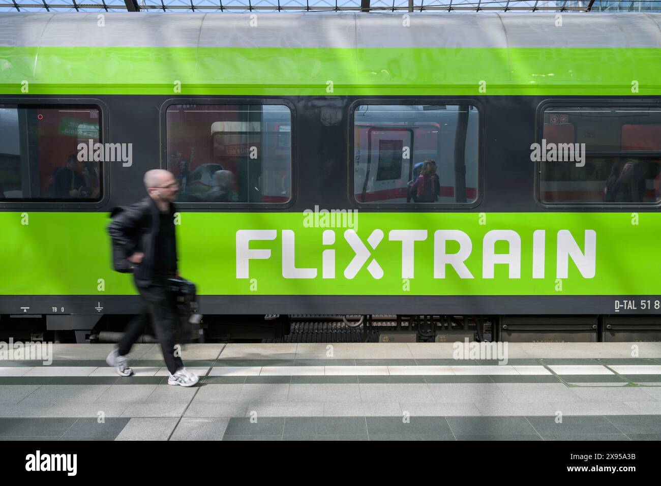 Flixtrain, platform, main station, Berlin, Germany, Flixtrain ...