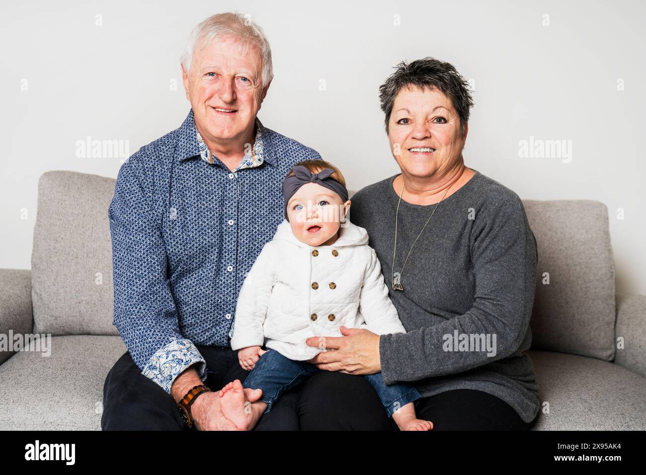 Portrait senior couple granddaughter hi-res stock photography and ...