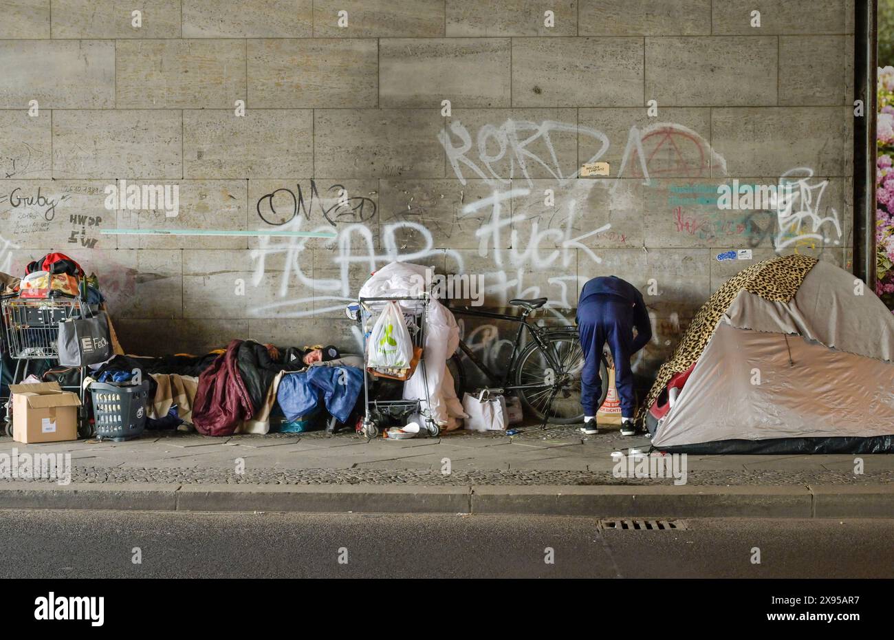 Homeless people at Bahnhof Zoo, Hertzallee, Charlottenburg, Berlin ...