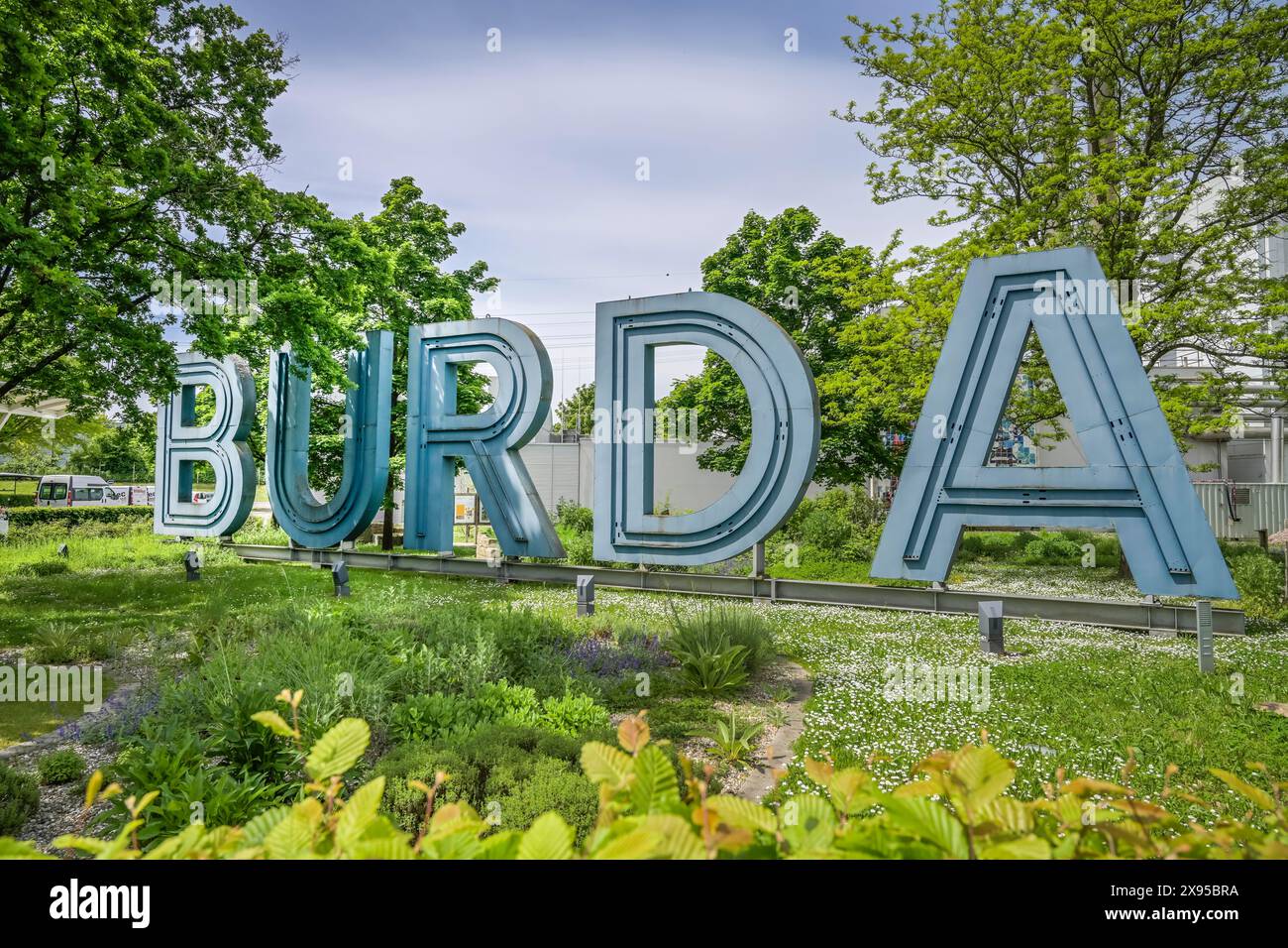 Logo Burda-Verlag, Hubert-Burda-Platz, Offenburg, Baden-Württemberg ...