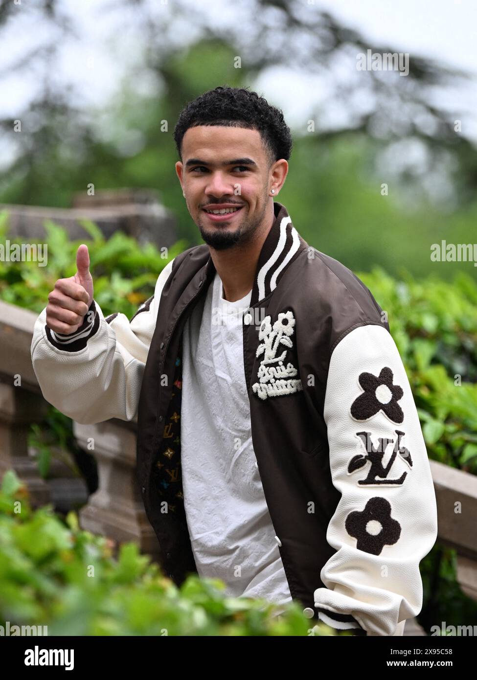 France’s Warren Zaire-Emery arrives to the national team's training ...