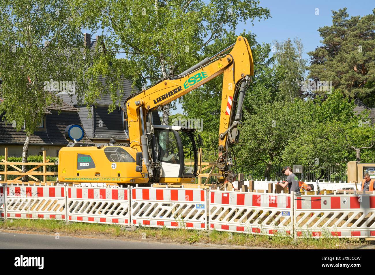 Excavator, Argentinische Allee, construction work drinking water ...