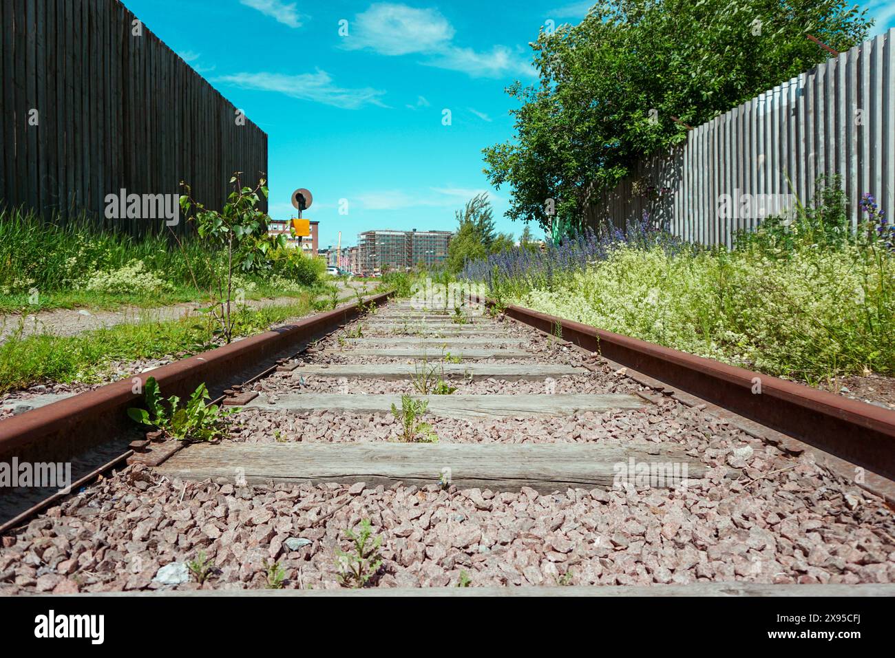 Vegetation at the side of a railway hi-res stock photography and images ...